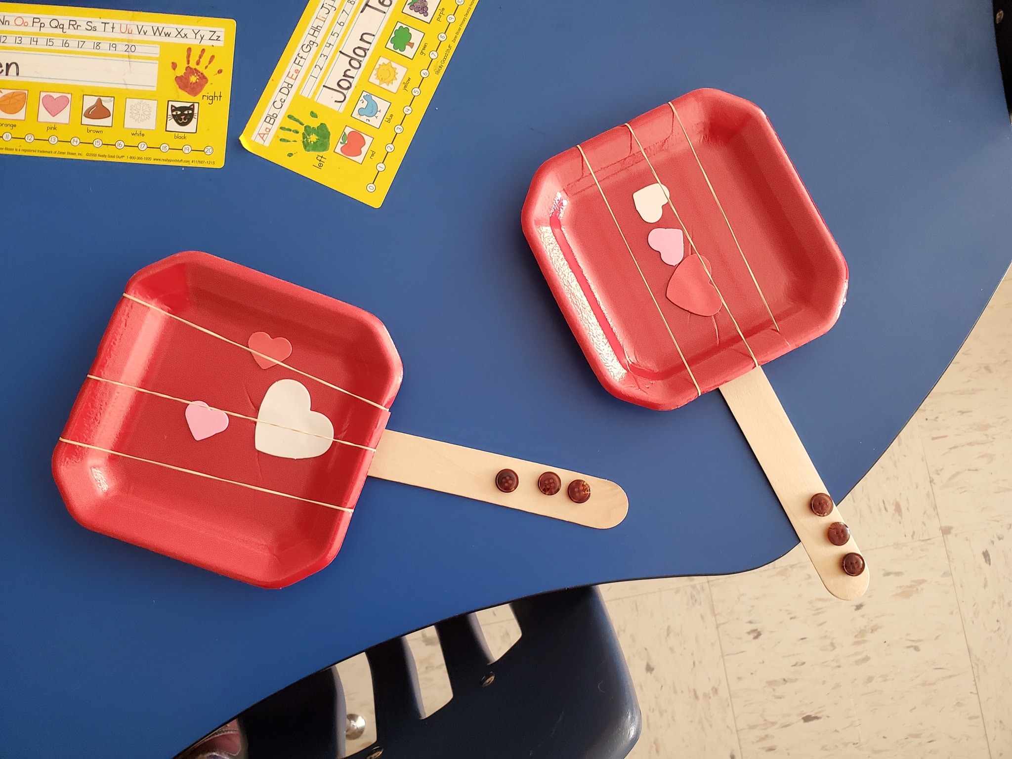 Ukulele Craft With Elastic Bands and a Paper Plate. TeachersMag.com